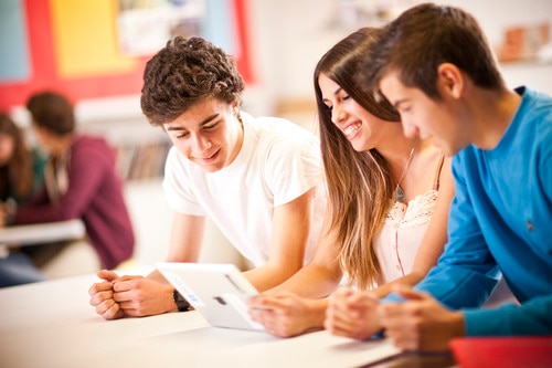 El verbo modal “might” | British Council